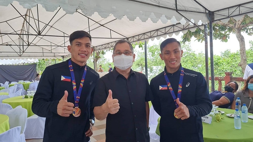 Bago City honors ‘sports heroes’