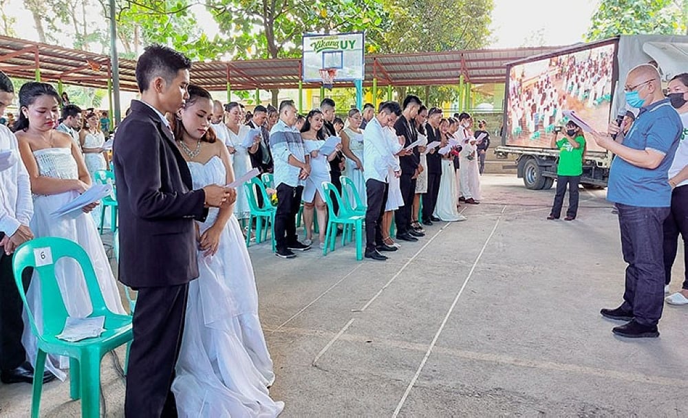 46 couples tie the knot in Balubal for 'Kasalan ng Bayan'