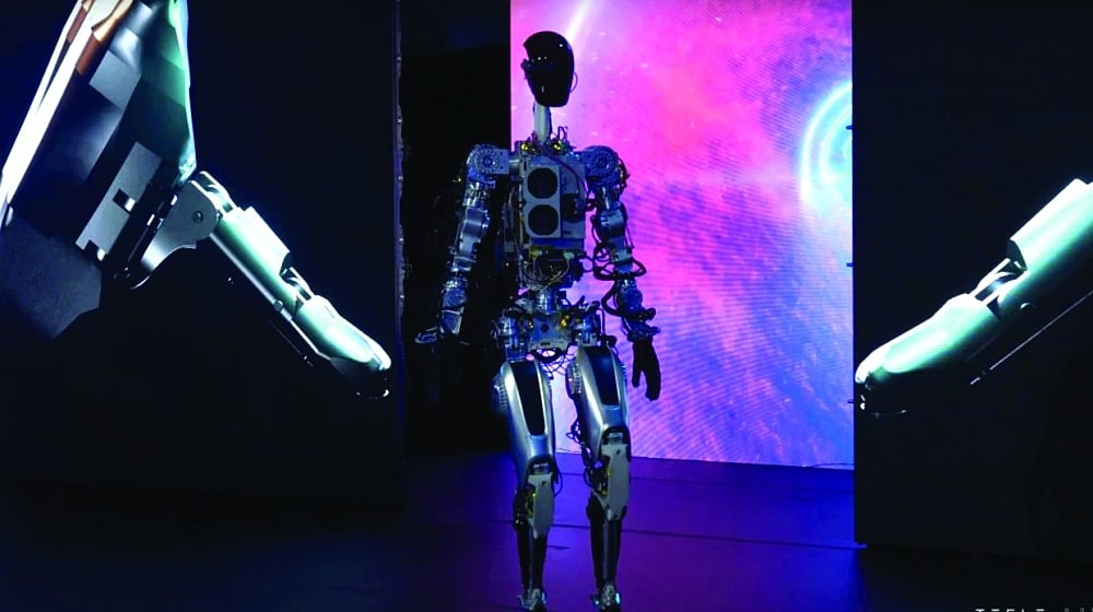 Tesla robot walks, waves, but doesn’t show off complex tasks