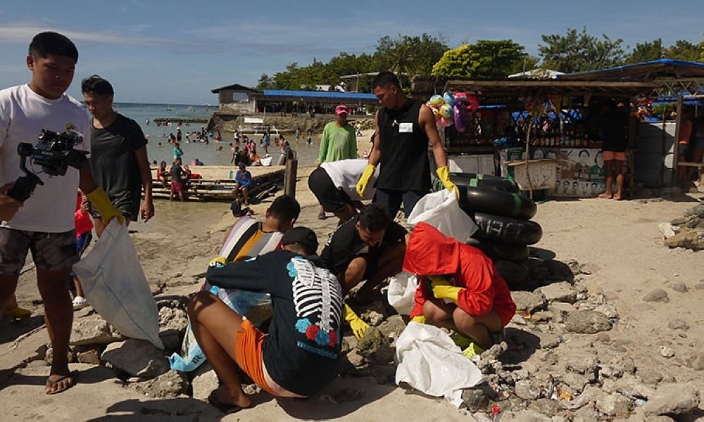 Singapore school students lead 1st coastal clean-up in Lapu-Lapu