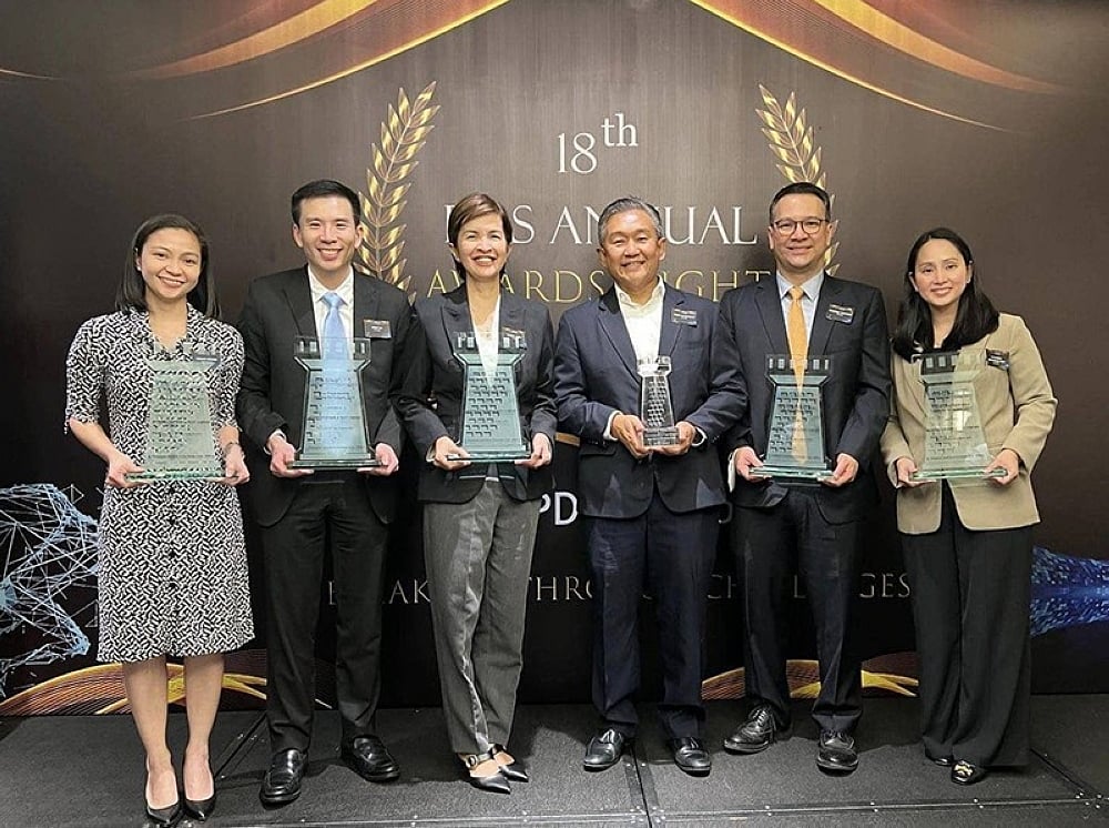 Metrobank brings home 6 big awards from the 2023 PDS Awards