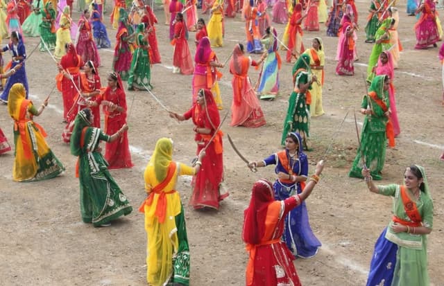 Bhawanis Of Bhuchar Mori: Setting A World Record In Talwaar Raas Has ...