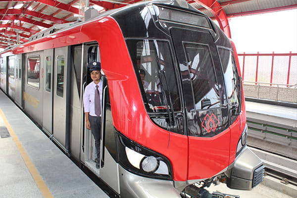 Lucknow Metro: Erection of 60 Metre Long Steel Span Successfully ...