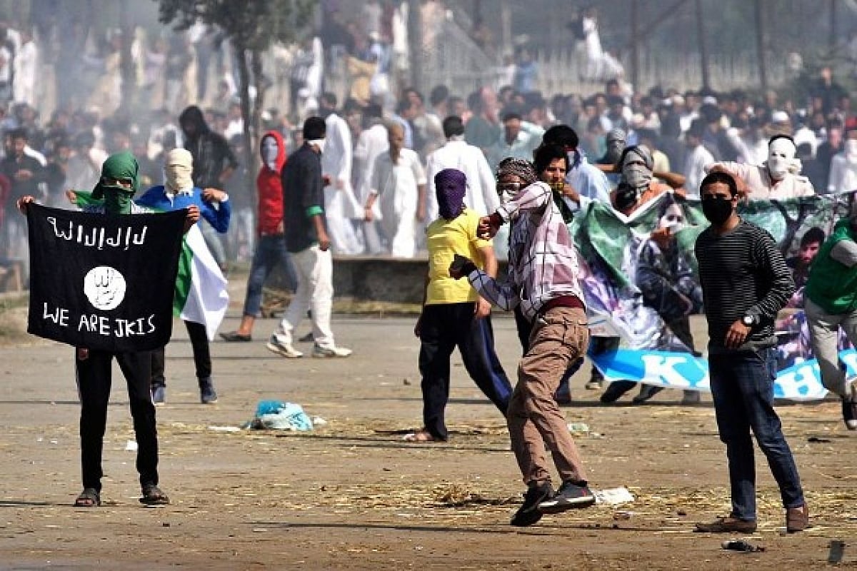 Stone Pelting Incidents In J&K Fall By Whopping 87.13 Per Cent In 2020 ...