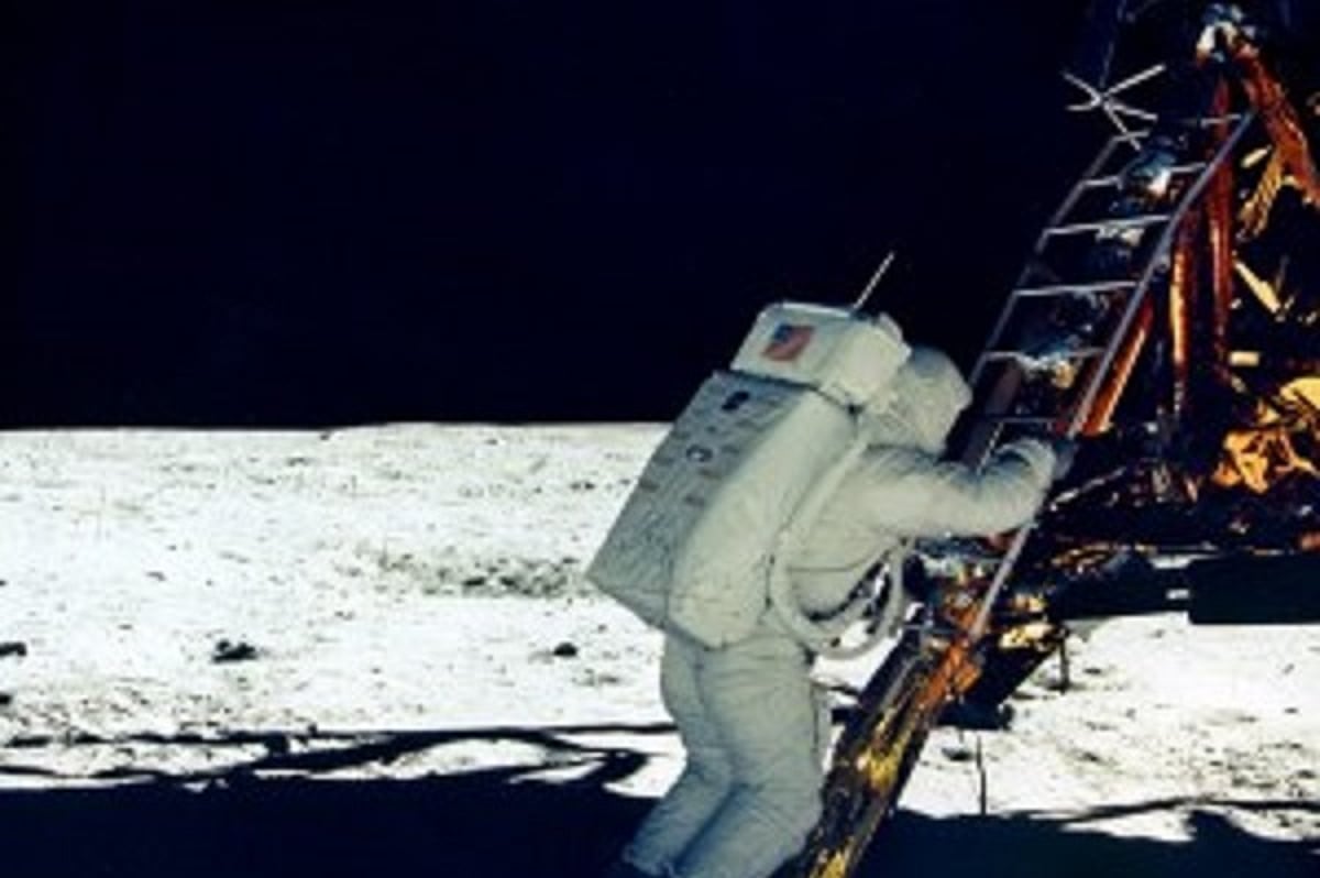 The Greatest Technological Achievement Of The 20th Century – The Apollo ...