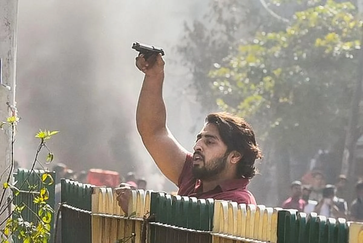 Shahrukh Who Wielded Gun At Cop In Delhi Riots Found To Be Part Of Deep ...