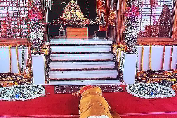 Watch: PM Modi Performs Sashtang Namaskar Before Ram Lalla As He Offers ...