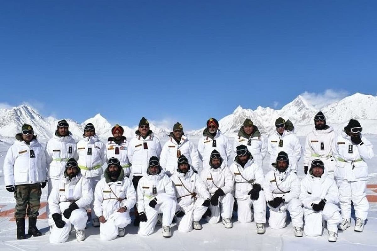 Indian Army To Get Indigenous Extreme Cold Weather Clothing System As DRDO Hands Over ECWCS Tech ...