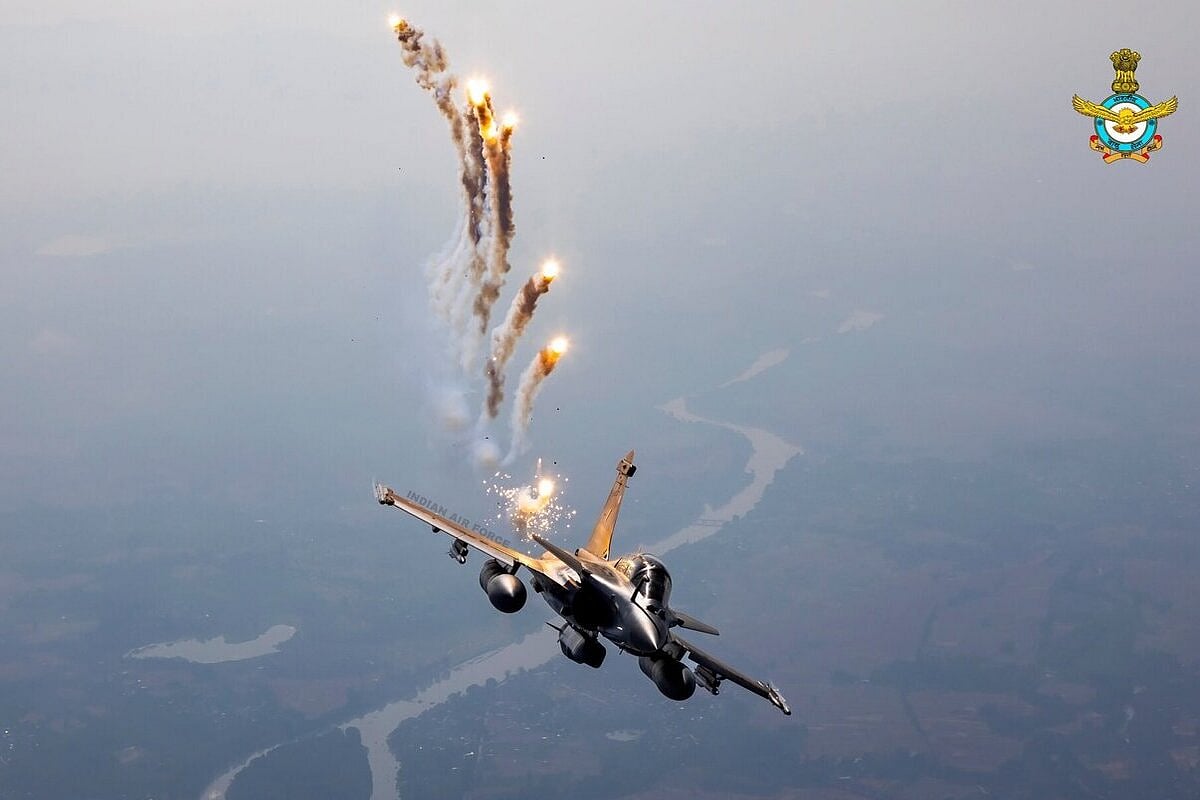 Indian Air Force Releases Jaw-Dropping Slow-Motion Video of Fighter ...
