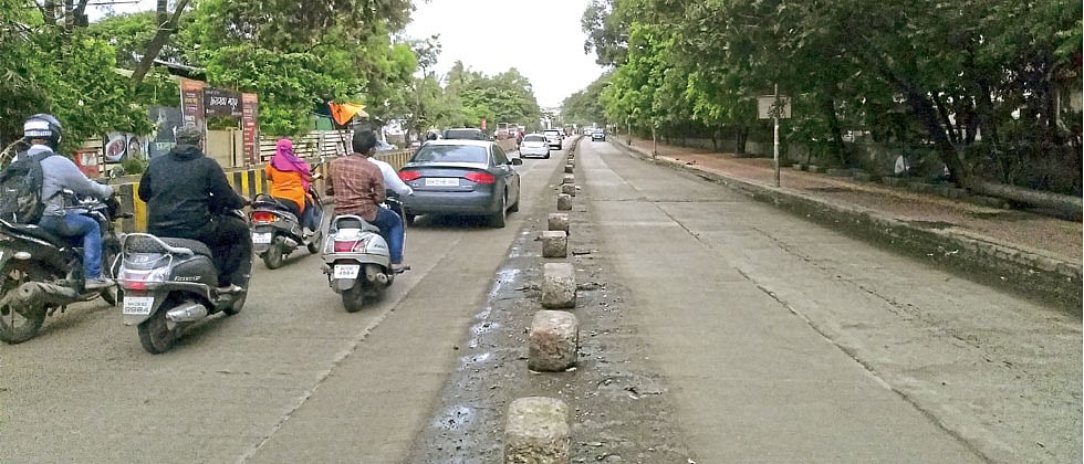 Divider blocks on DP road near Rajaram bridge pose threat to commuters