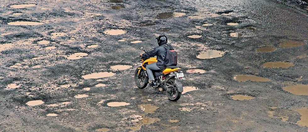 Death in pothole accidents on roads 'frightening': SC