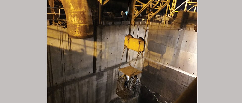 9 dead in elevator collapse