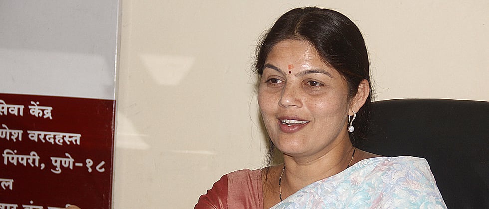 PCMC corporator Palande protests Sholay-style for water