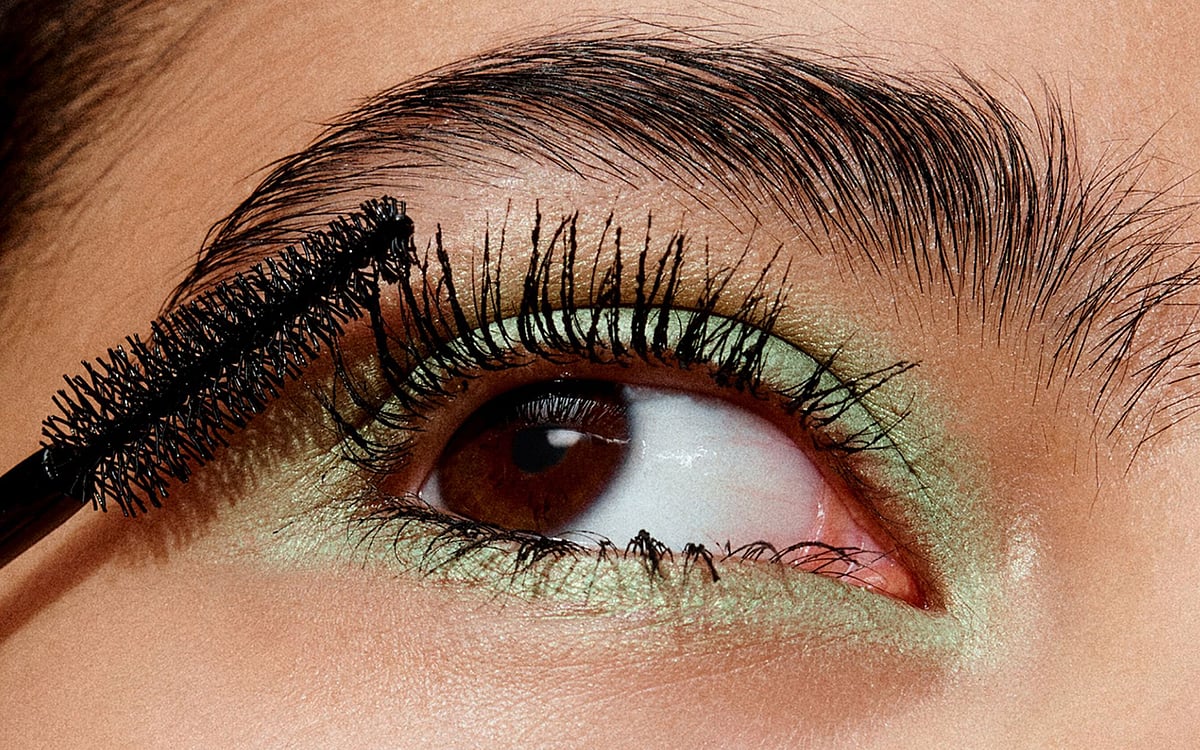 Tired of False Eyelashes Falling? Try These 7 Mascaras Instead | The ...