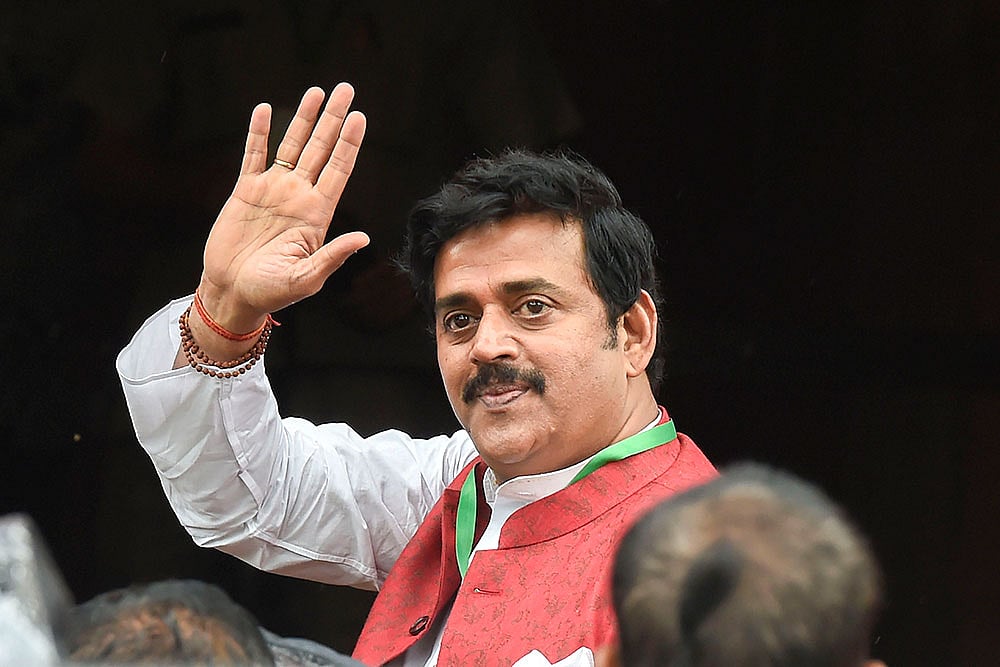 Bhojpuri Actor, BJP MP Ravi Kishan Accused Of Taking Wrong Grant From ...