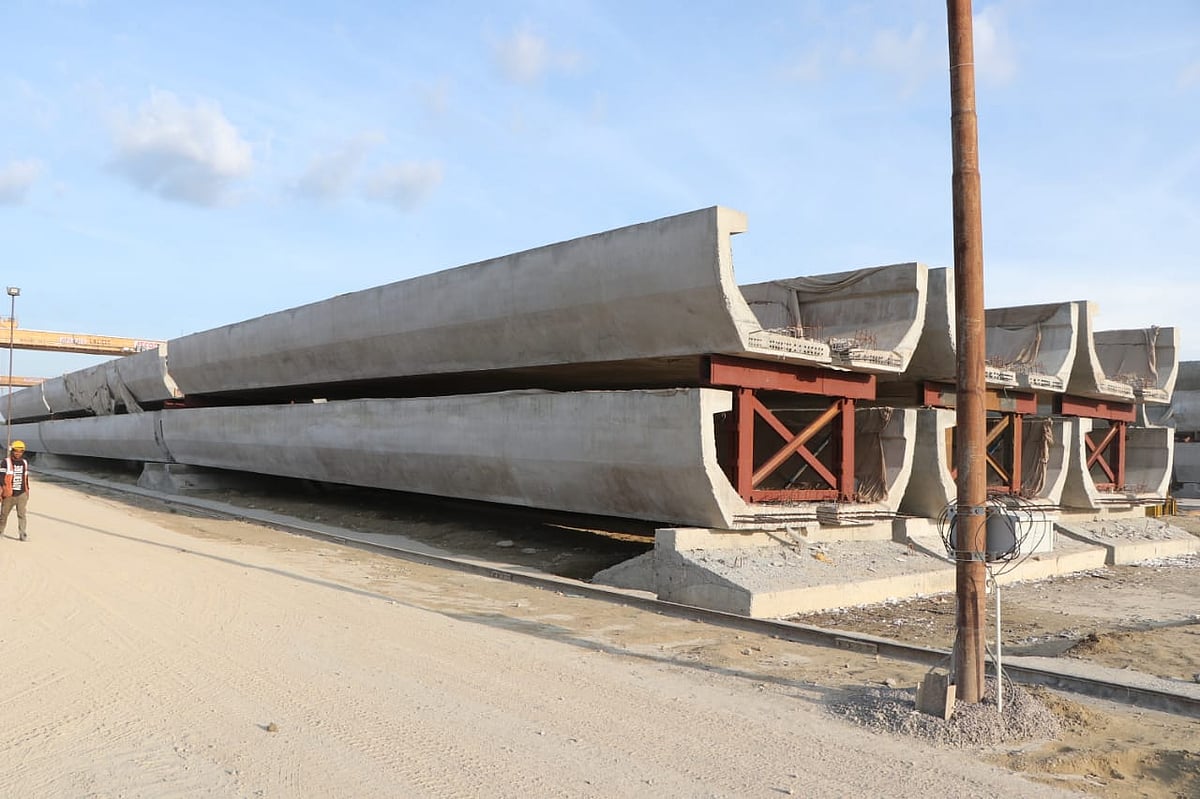 Agra Metro Rail Project: Casting Of First U-Girder At Bamrauli-Katara ...