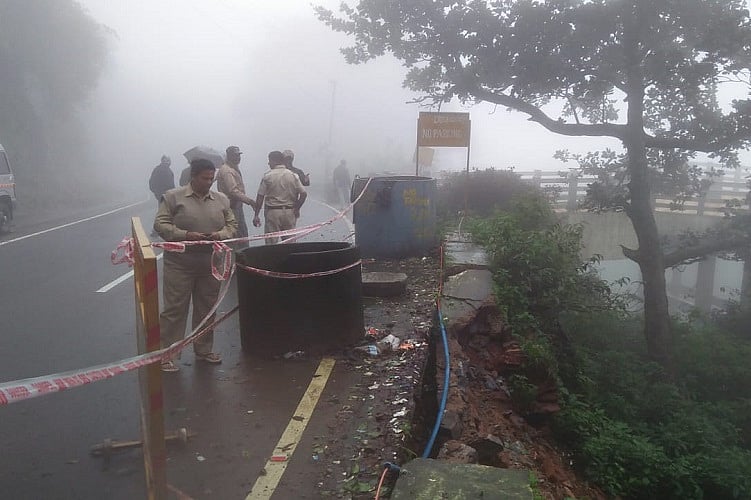 Another landslide in Agumbe Ghat due to heavy rains, traffic disrupted ...