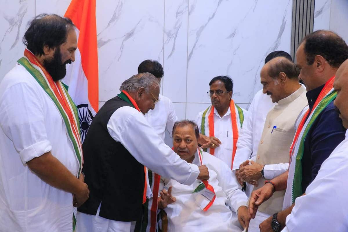 Former united Andhra Congress chief D Srinivas rejoins party
