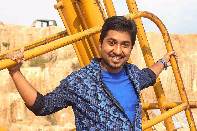 Vineeth wants dad Sreenivasan to play lead role in his directorial