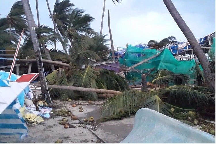 Cyclone Ockhi: Navy deploys 10 more ships for rescue operations in ...