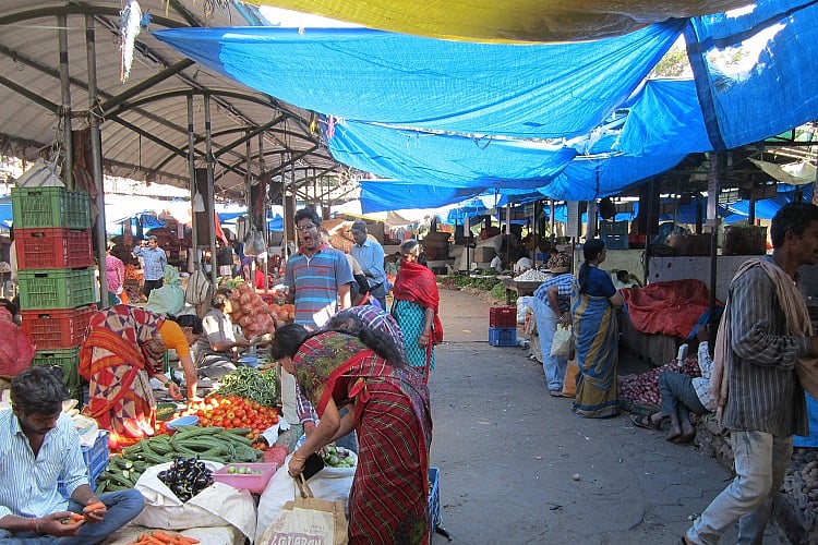 For vendors and customers at farmers’ market, cashless system gives ...