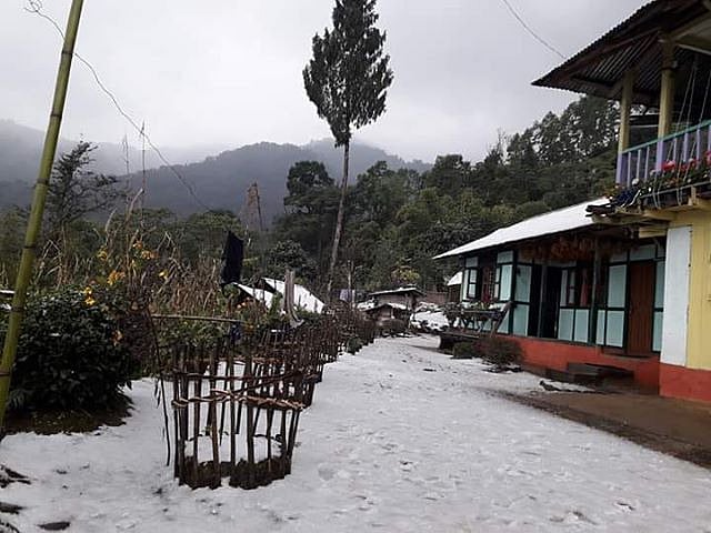 Today’s Weather: Snow in Darjeeling and Sikkim After 10 Years