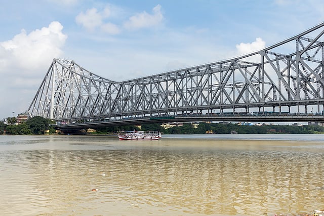 In Photos: Here’s How The Iconic Howrah Bridge Came To Be - The Quint