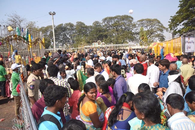 Telangana’s Medaram Jathara begins, but not all Adivasis welcome the ...