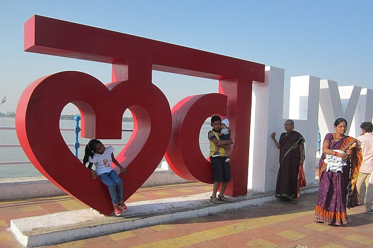 Love Hyd: Popular selfie spot brings on the blues for guards and ...