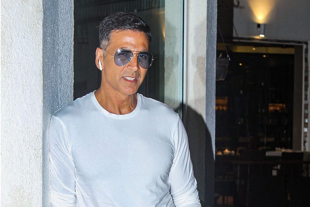 Akshay Kumar tells people to not play Holi due to COVID-19, gets trolled