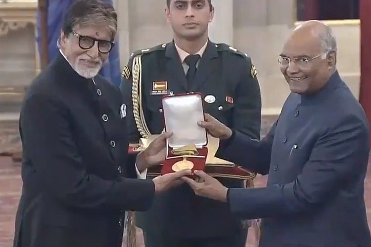 President honours Amitabh Bachchan with Dadasaheb Phalke Award at ...
