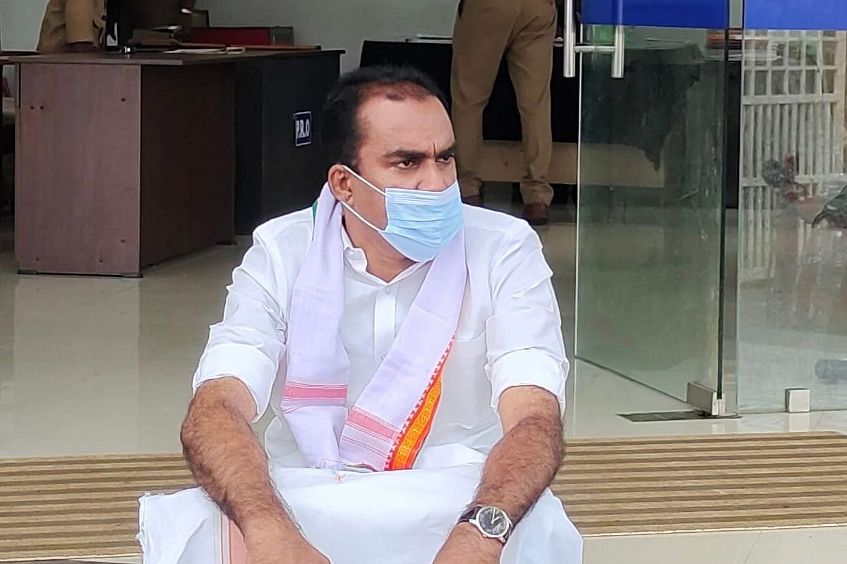 Cong MLA Anwar Sadath asks Kerala CM to sack CI Sudhir named by Mofiya ...