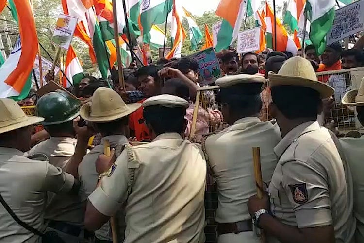 BJP supporters, activists lathicharged by police in Kolar during pro ...