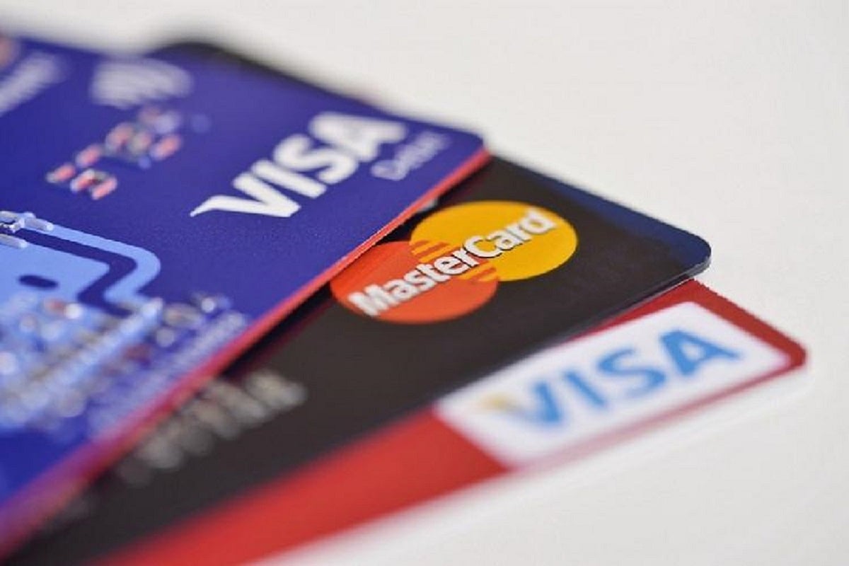 How Credit Cards Help You Build Your Credit Score?