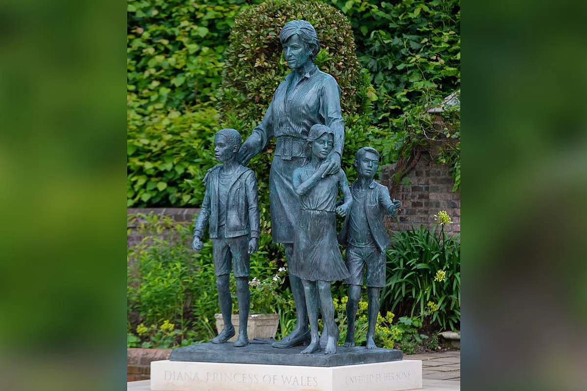 Princes William Harry Unite To Unveil Statue Of Diana On Birth Anniversary