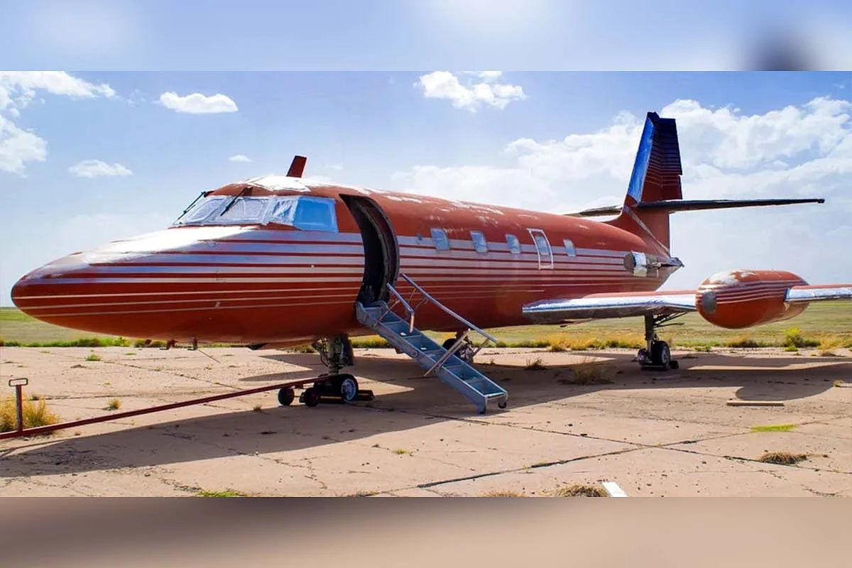 Elvis Presleys Private Jet Auctioned For 260k After Four Decades In A
