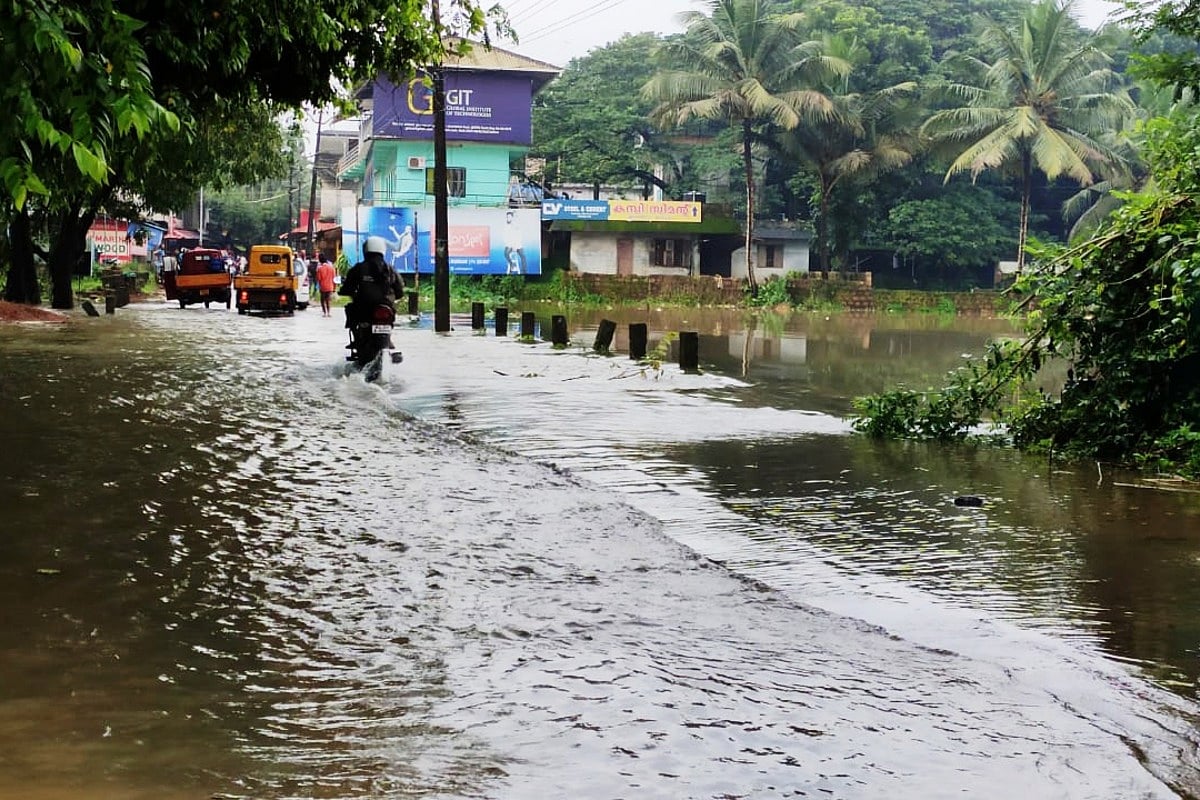Kerala to see heavy rains for next few days, 8 districts issued red warning