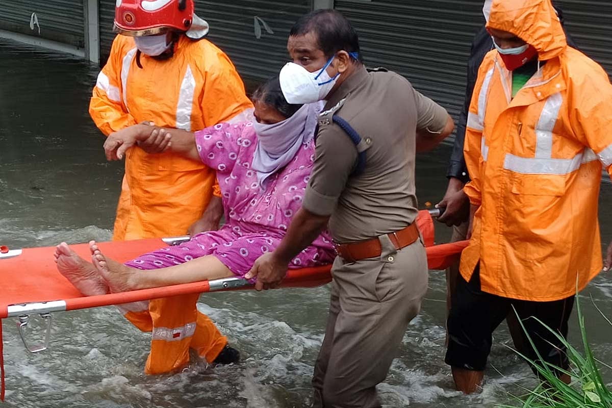Kerala continues to see heavy rains, gusty winds: Red warning in 9 ...