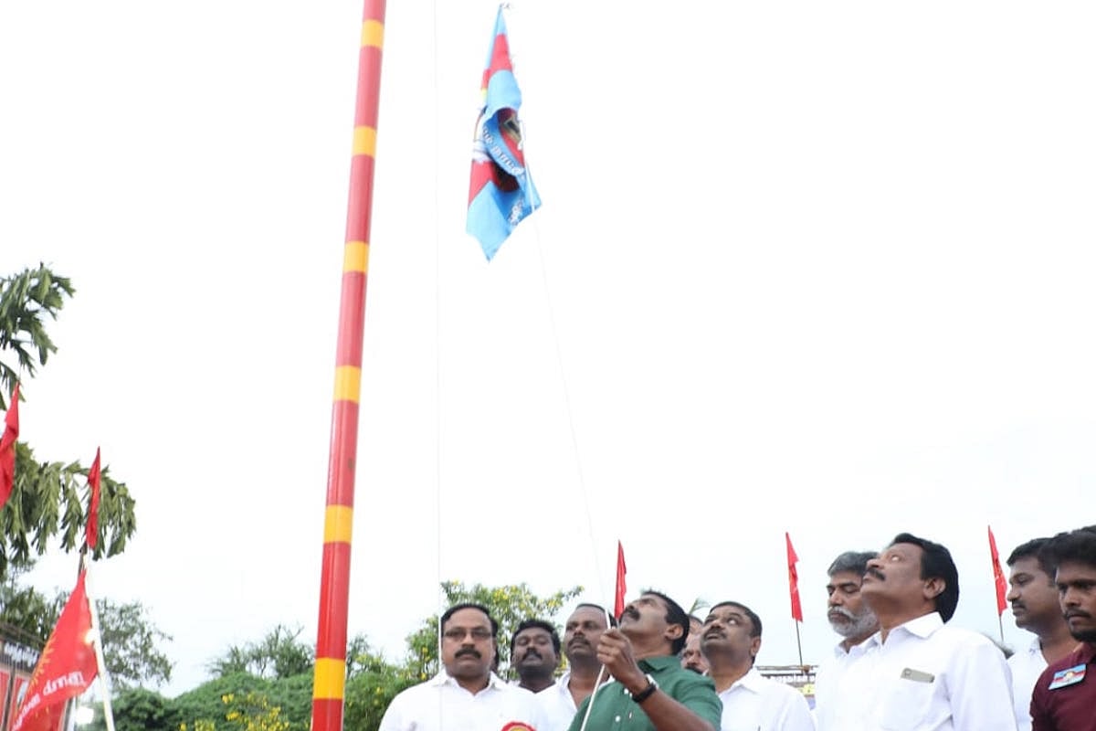 NTK leader Seeman booked for sedition after hoisting 'Tamil Nadu flag ...