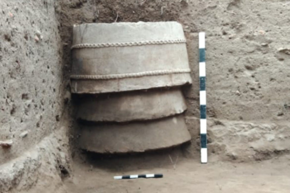 Ring wells with thumb impression unearthed at TN’s Keezhadi ...