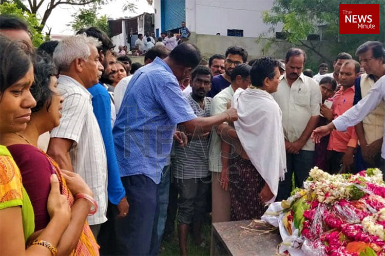 Day after her murder, hundreds bid emotional farewell to Telangana MRO ...