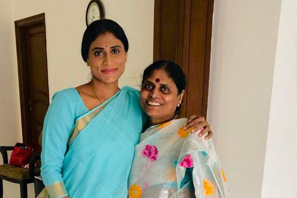 YS Sharmila launches YSR Telangana Party: Vijayamma attends event ...