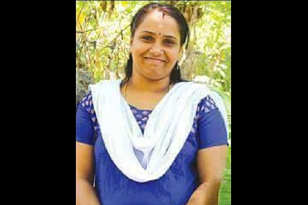 She donated a kidney to a poor man once, how people came to help Lekha ...