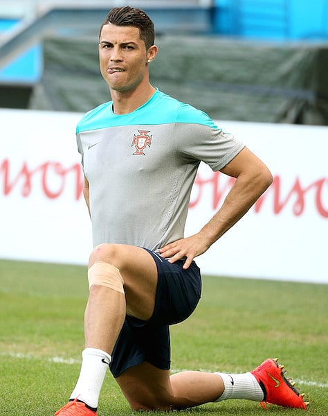 Despite injured knee, Cristiano Ronaldo fit to play
