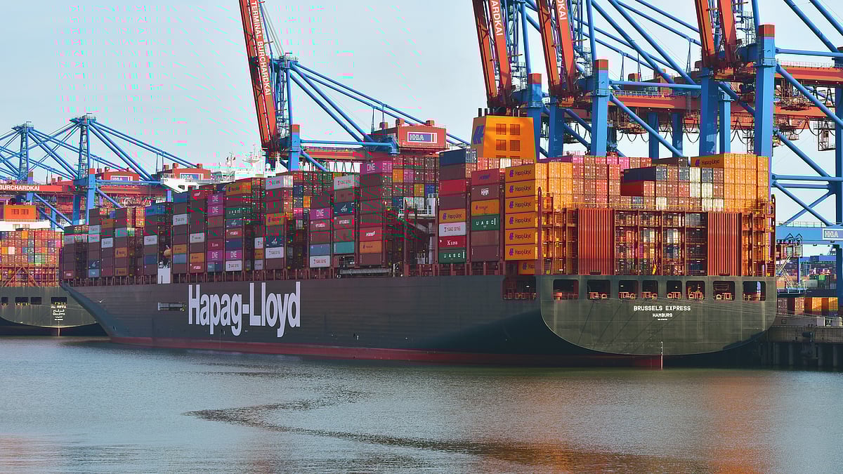 World’s First Large Container Ship Converted to LNG Arrives in Hamburg