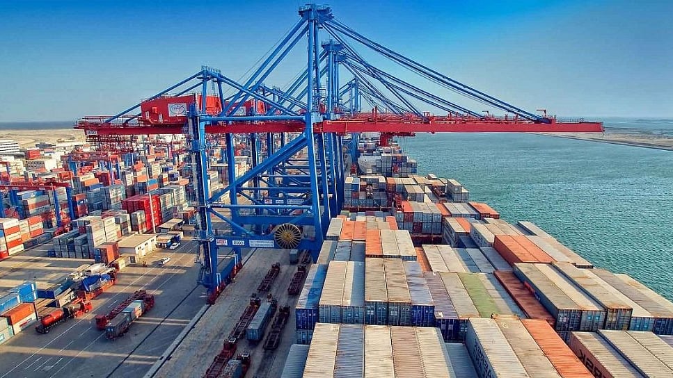 Suez Canal Economic Zone Signs Contract for New Container Terminal