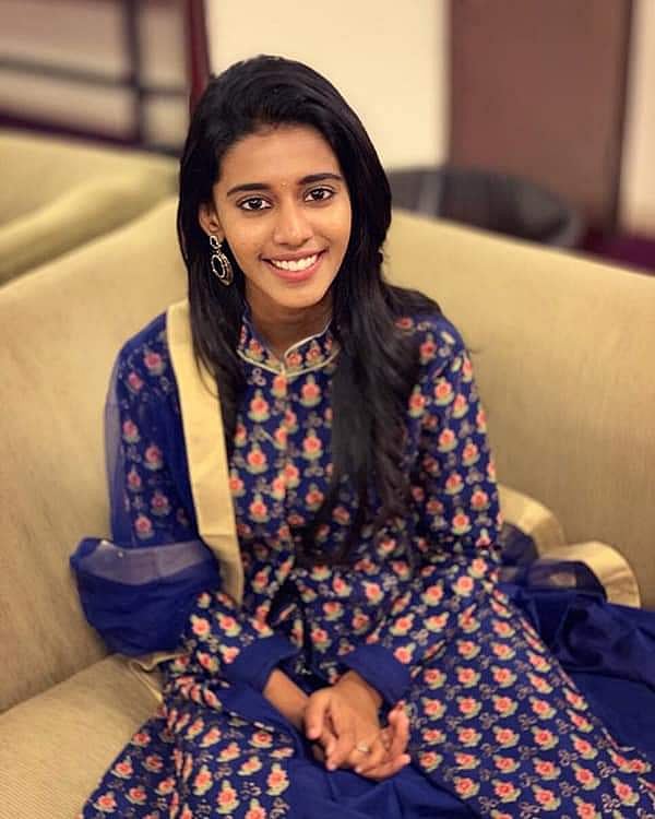 ``காலேஜ்ல பாடகி... ஷூட்டிங்ல டாக்டர்... எல்லாம் கனவு மாதிரி இருக்கு ...