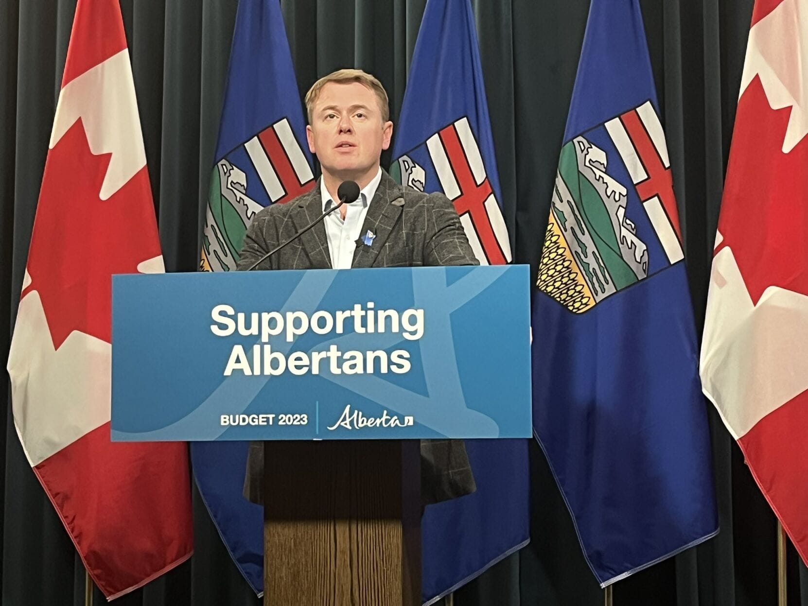 Alberta government commits to expanding access to justice